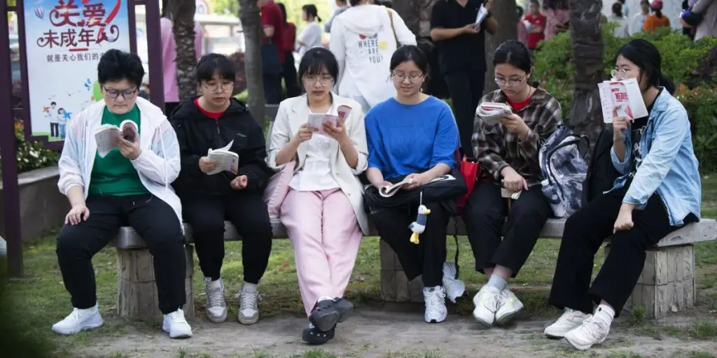 Teen Prodigy Surprises China with Math Contest Victory Over A.I ...